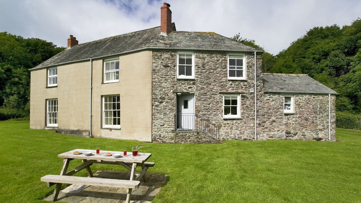 Caragloose Farm House Cornwall | National Trust