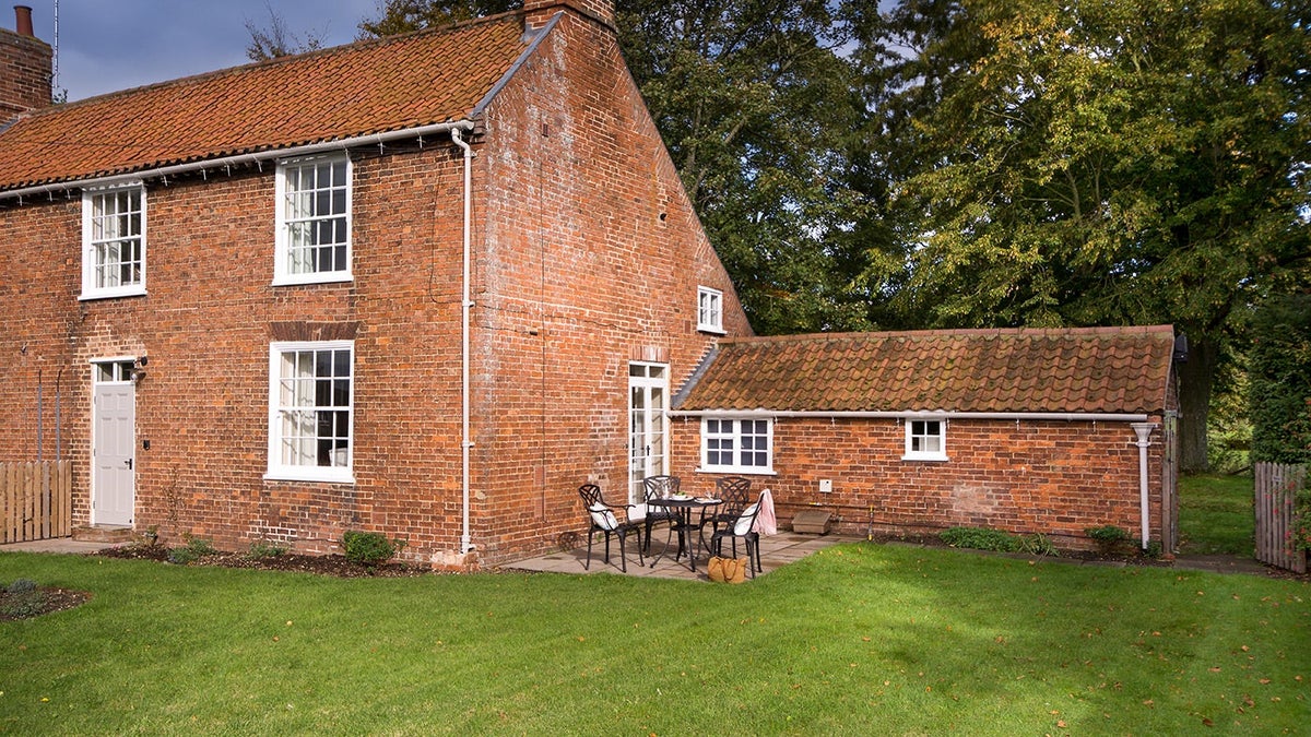 1 Castle Cottage Lincolnshire | National Trust