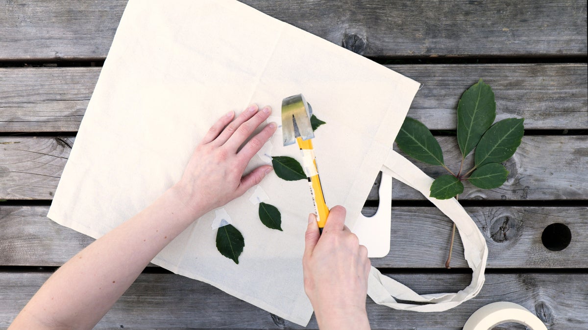 How to make a leaf print tote bag | National Trust