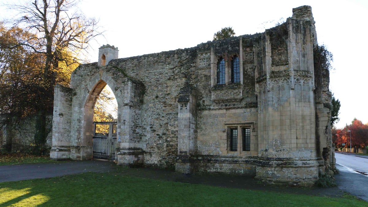 The history of Ramsey Abbey Gatehouse | National Trust