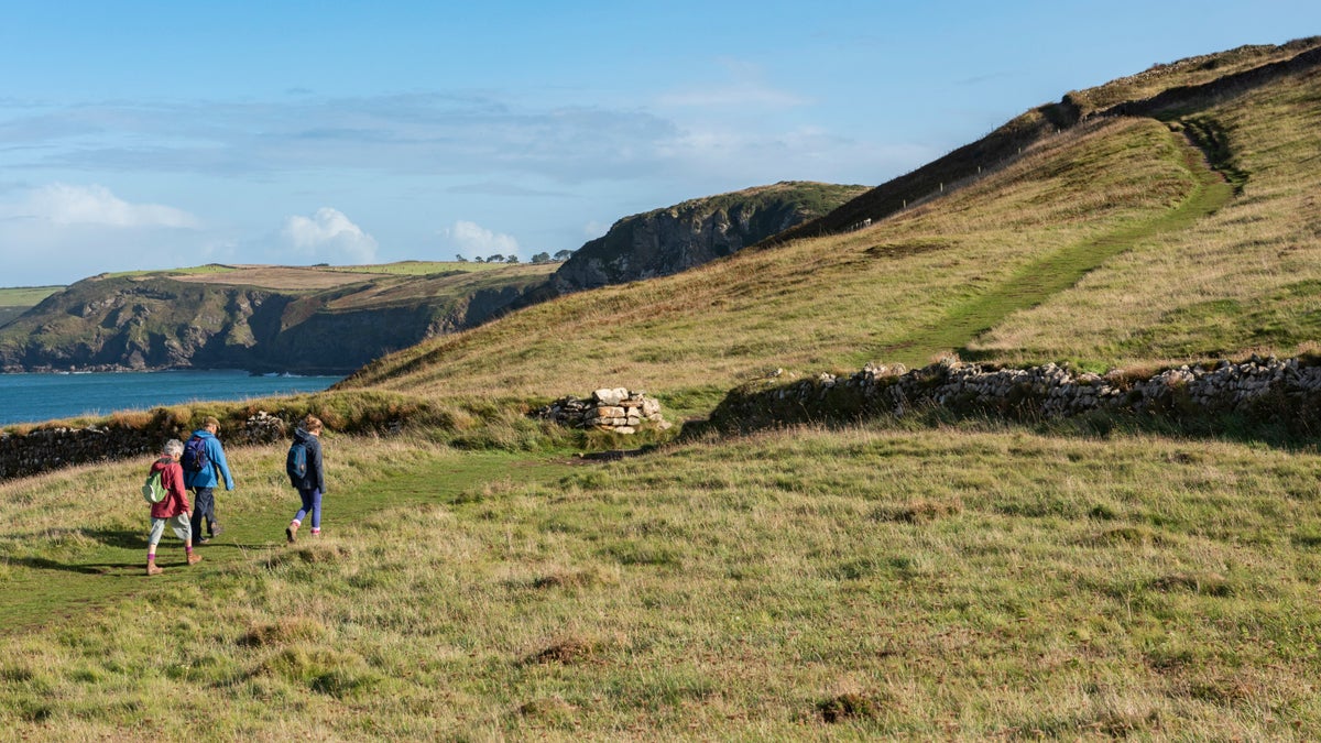 Caring for coastal footpaths | National Trust