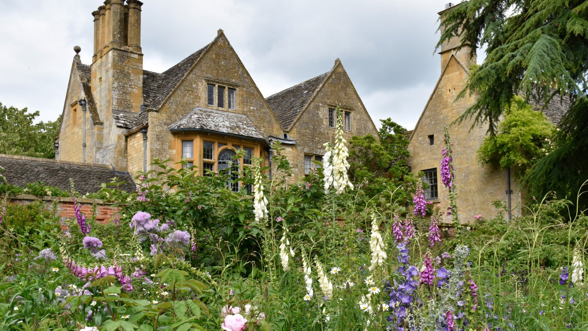 Visiting the garden at Hidcote | Glos | National Trust