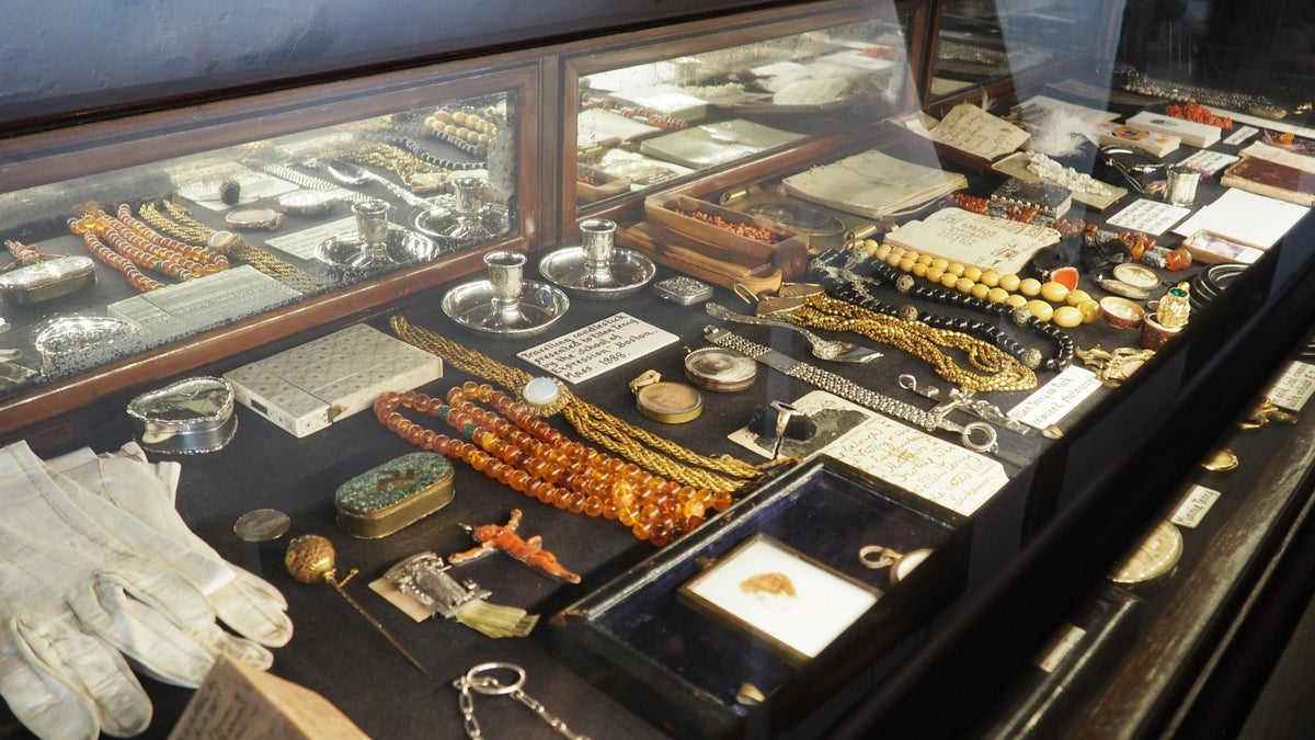 Theatrical Mementoes at Smallhythe Place | National Trust