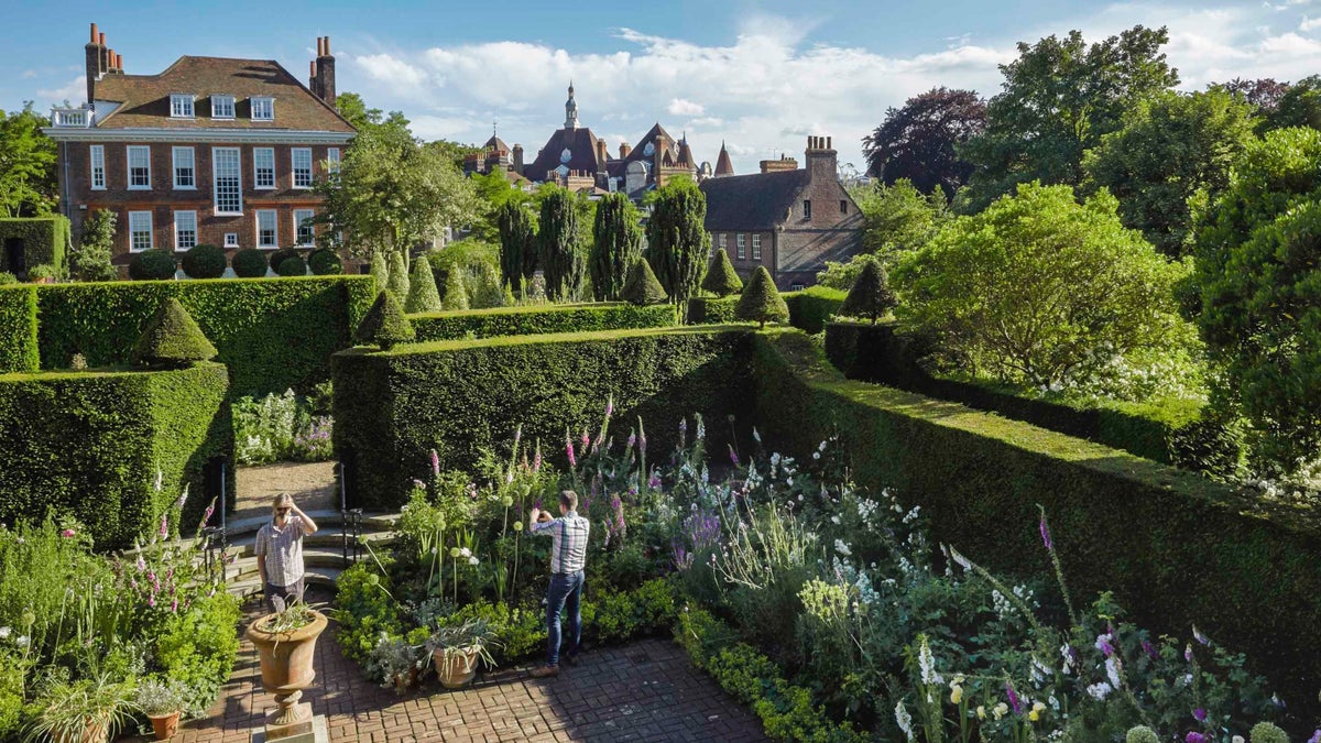 Explore the garden at Fenton House │ London | National Trust
