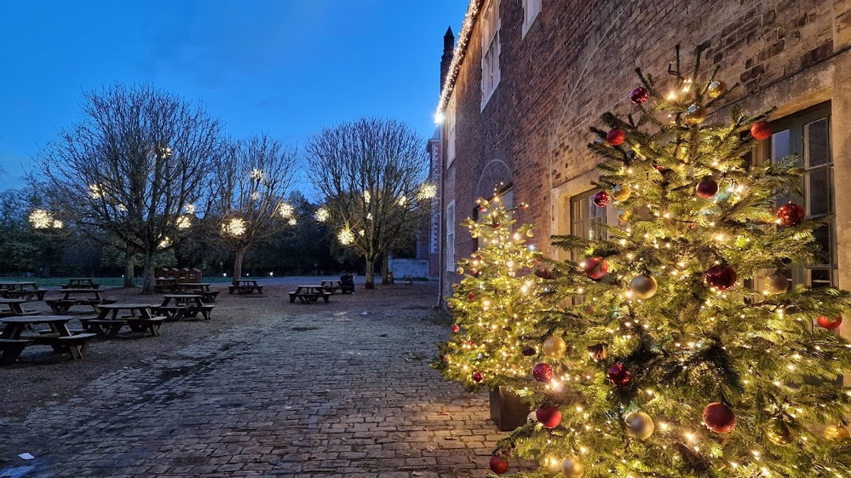 christmas-at-osterley-london-national-trust