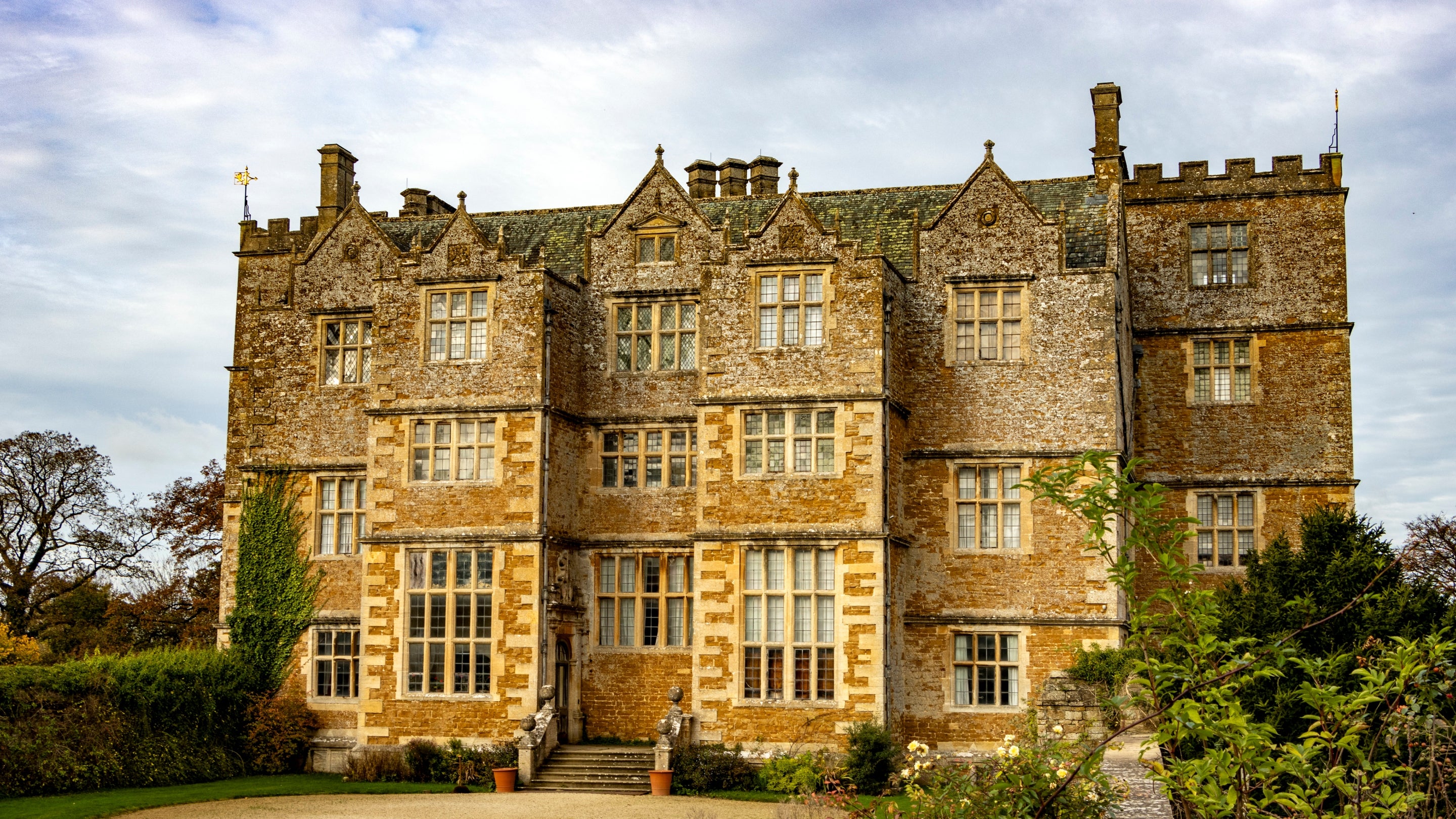 Houses and buildings in Oxon, Bucks & Berks | National Trust
