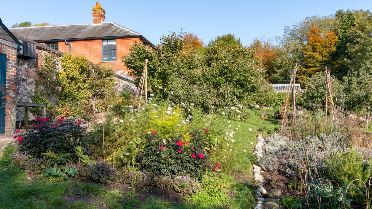 Gardens in Oxfordshire, Bucks and Berks | National Trust