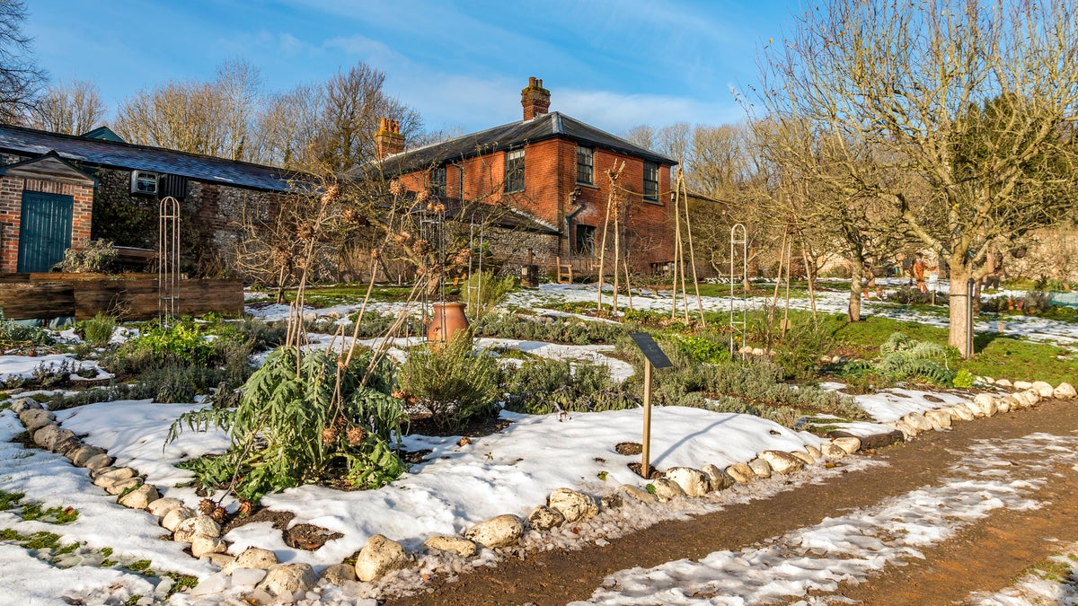 Gardens in Oxfordshire, Bucks and Berks | National Trust