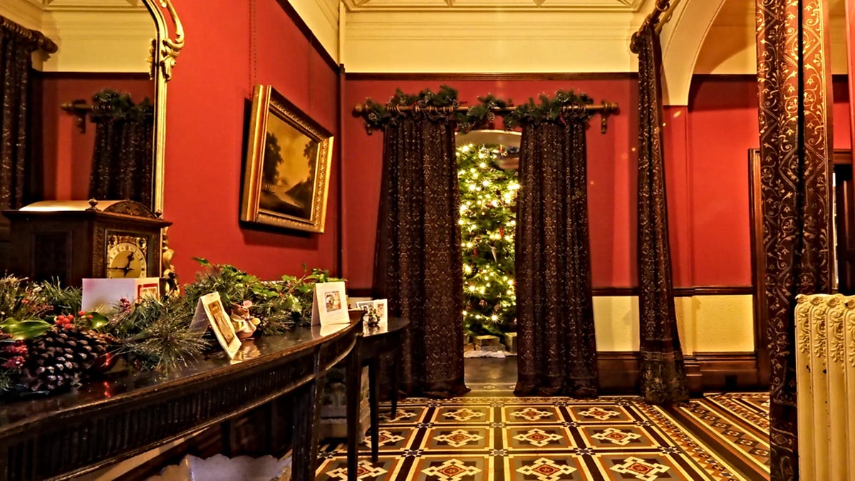 Christmas at Sunnycroft 2023 | Shropshire | National Trust