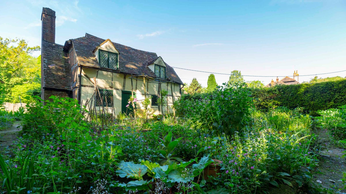 The history of Oakhurst Cottage | Surrey | National Trust