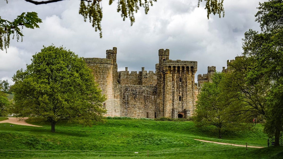Visiting Bodiam Castles Grounds E Sussex National Trust