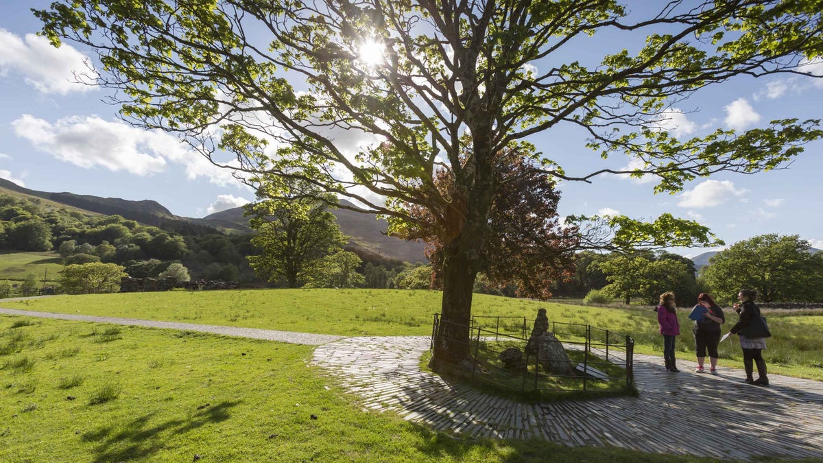 Discover the legend of Gelert|Beddgelert | National Trust