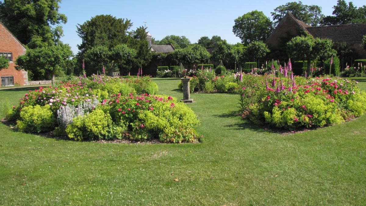 Baddesley Clinton's garden | Warwickshire | National Trust