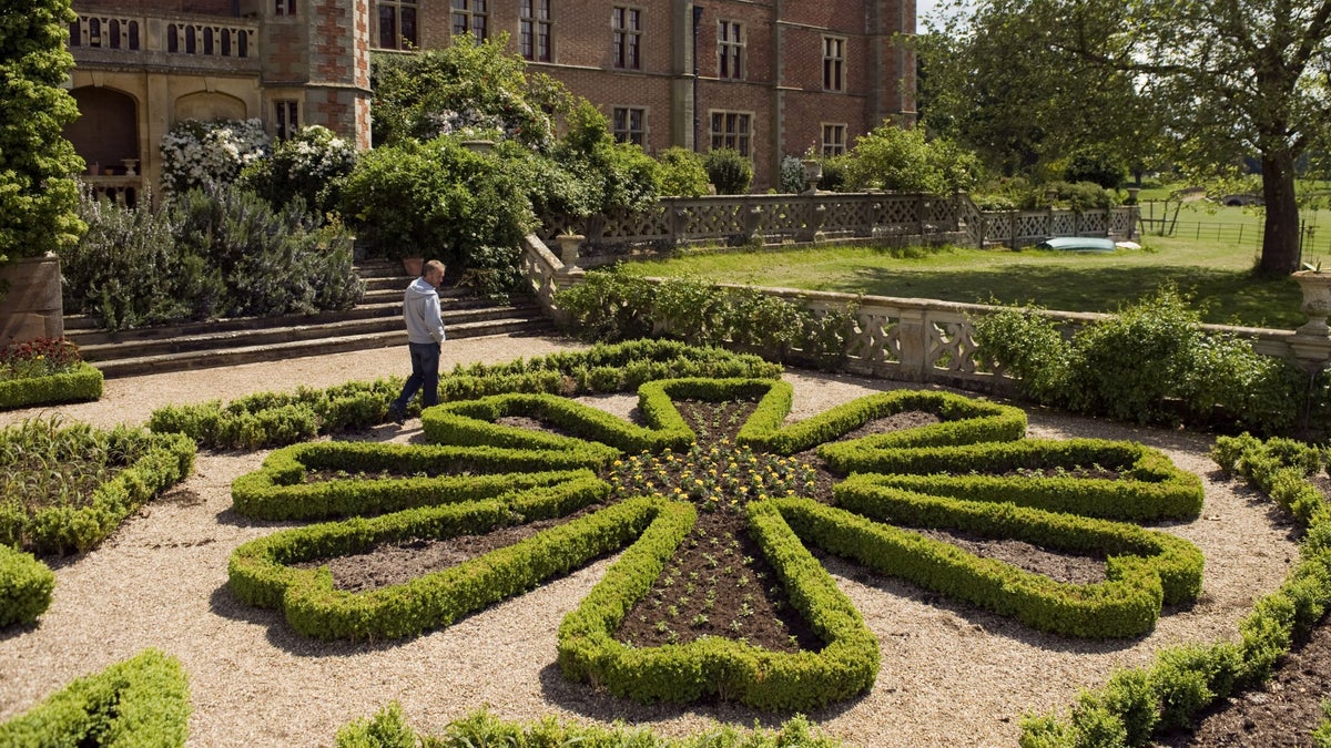 Visiting Charlecote’s garden | Warwickshire | National Trust