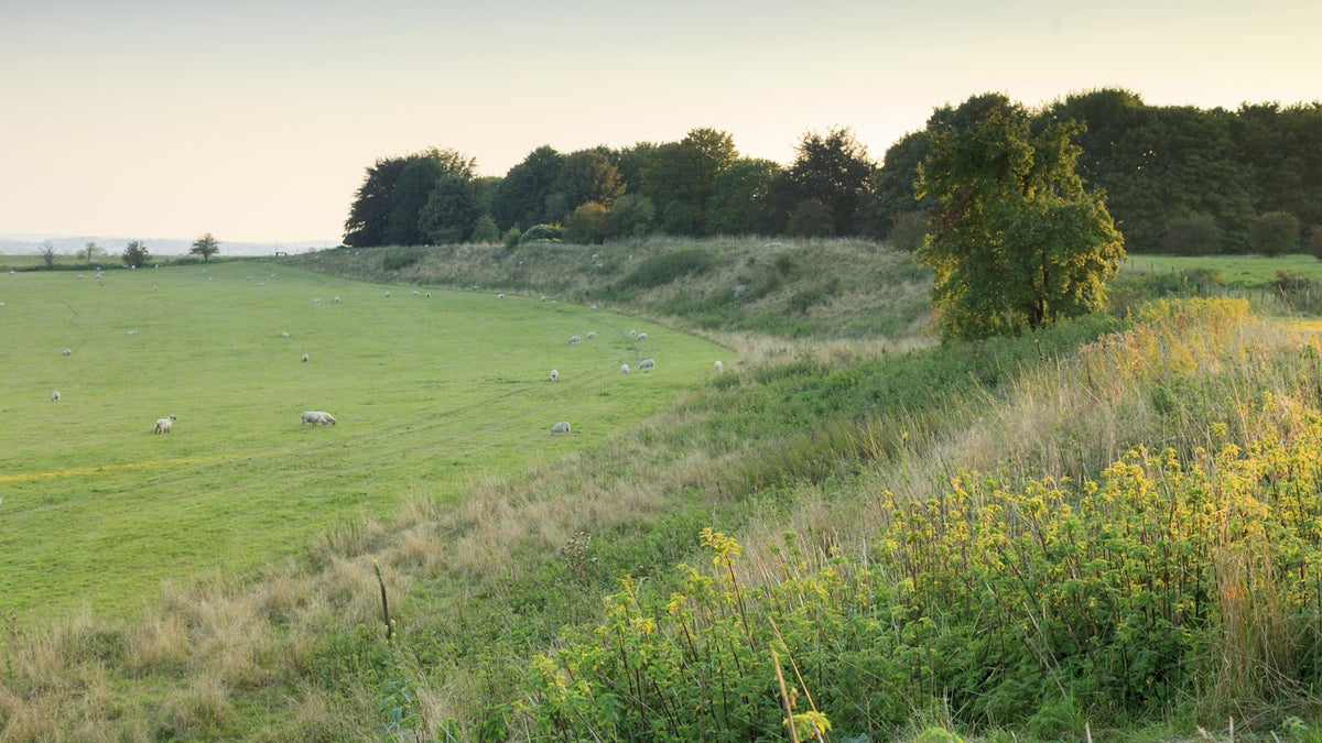 Durrington Walls to Stonehenge walk | National Trust